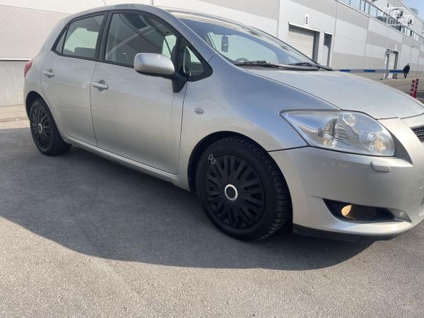 Grey Toyota Auris 2008 in Vilnius, with an engine capacity of 2.00 L and mileage of 270 thousand km for 1200 €, photo 9 on AUTOMOTO.COM.LV