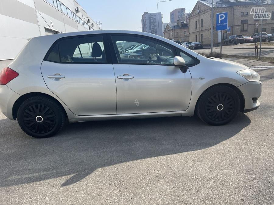 Pelēks Toyota Auris 2008 Viļņa, ar dzinēja tilpumu 2.00 L un nobraukumu 270 tūkst. km par 1200 €, foto 10 vietnē AUTOMOTO.COM.LV