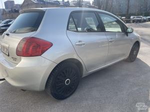 Pelēks Toyota Auris 2008 Viļņa, ar dzinēja tilpumu 2.00 L un nobraukumu 270 tūkst. km par 1200 €, foto 11 vietnē AUTOMOTO.COM.LV