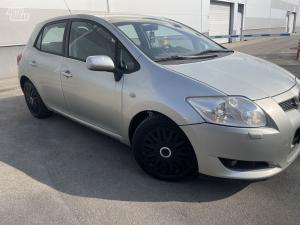 Pelēks Toyota Auris 2008 Viļņa, ar dzinēja tilpumu 2.00 L un nobraukumu 270 tūkst. km par 1200 €, foto 20 vietnē AUTOMOTO.COM.LV
