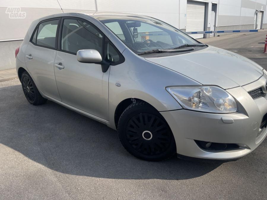 Pelēks Toyota Auris 2008 Viļņa, ar dzinēja tilpumu 2.00 L un nobraukumu 270 tūkst. km par 1200 €, foto 20 vietnē AUTOMOTO.COM.LV