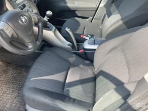 Pelēks Toyota Auris 2008 Viļņa, ar dzinēja tilpumu 2.00 L un nobraukumu 270 tūkst. km par 1200 €, foto 23 vietnē AUTOMOTO.COM.LV