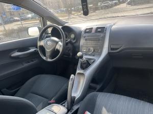 Pelēks Toyota Auris 2008 Viļņa, ar dzinēja tilpumu 2.00 L un nobraukumu 270 tūkst. km par 1200 €, foto 26 vietnē AUTOMOTO.COM.LV