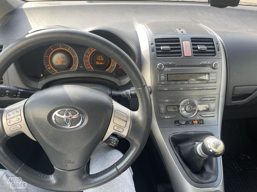 Pelēks Toyota Auris 2008 Viļņa, ar dzinēja tilpumu 2.00 L un nobraukumu 270 tūkst. km par 1200 €, foto 29 vietnē AUTOMOTO.COM.LV