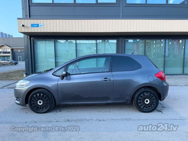 Pelēks Toyota Auris 2008 Tallina, ar dzinēja tilpumu 1.60 L un nobraukumu 206 tūkst. km par 1790 €, foto 2 vietnē AUTOMOTO.COM.LV