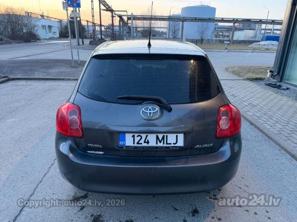 Pelēks Toyota Auris 2008 Tallina, ar dzinēja tilpumu 1.60 L un nobraukumu 206 tūkst. km par 1790 €, foto 4 vietnē AUTOMOTO.COM.LV