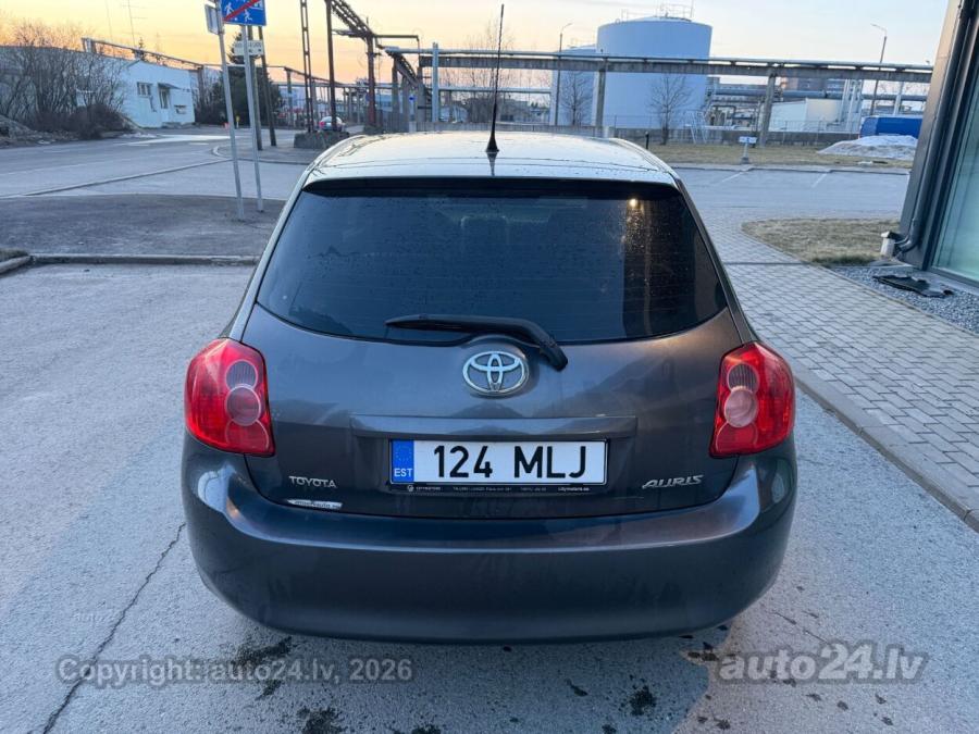 Grey Toyota Auris 2008 in Tallinn, with an engine capacity of 1.60 L and mileage of 206 thousand km for 1790 €, photo 4 on AUTOMOTO.COM.LV