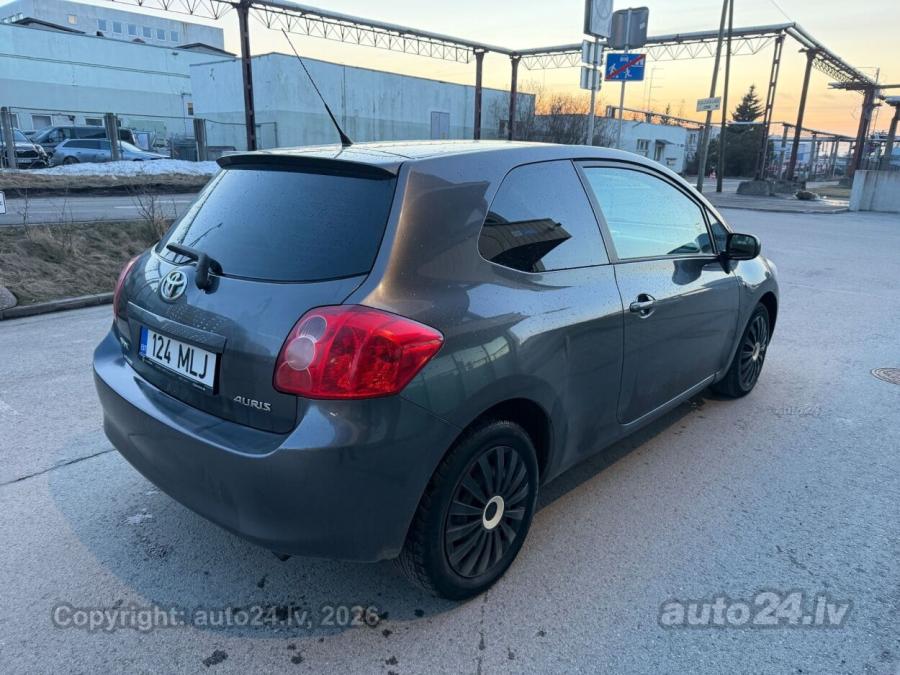 Grey Toyota Auris 2008 in Tallinn, with an engine capacity of 1.60 L and mileage of 206 thousand km for 1790 €, photo 5 on AUTOMOTO.COM.LV