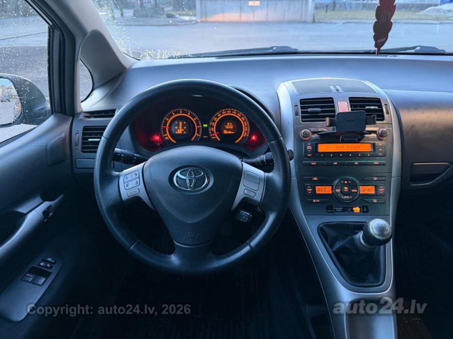 Grey Toyota Auris 2008 in Tallinn, with an engine capacity of 1.60 L and mileage of 206 thousand km for 1790 €, photo 8 on AUTOMOTO.COM.LV