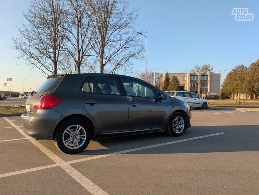 Grey Toyota Auris 2008 in Kaunas, with an engine capacity of 1.40 L and mileage of 165 thousand km for 2600 €, photo 2 on AUTOMOTO.COM.LV
