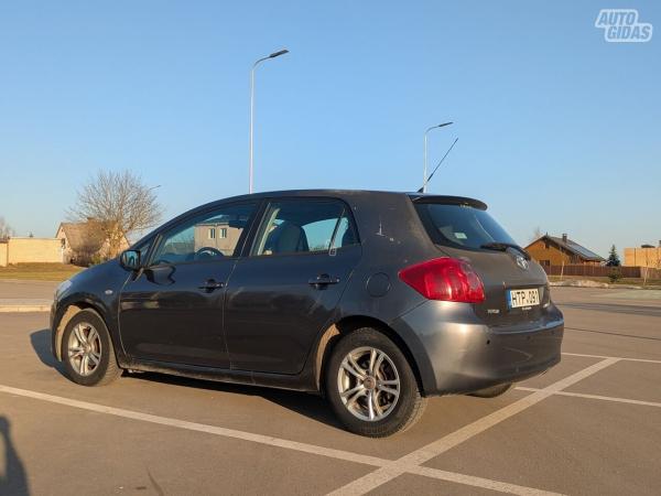 Pelēks Toyota Auris 2008 Kauņa, ar dzinēja tilpumu 1.40 L un nobraukumu 165 tūkst. km par 2400 €, foto 4 vietnē AUTOMOTO.COM.LV