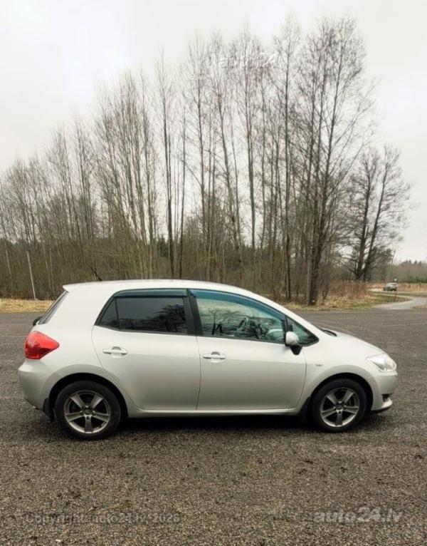 Pelēks Toyota Auris 2008 Narva, ar dzinēja tilpumu 1.60 L un nobraukumu 74 tūkst. km par 4000 €, foto 4 vietnē AUTOMOTO.COM.LV