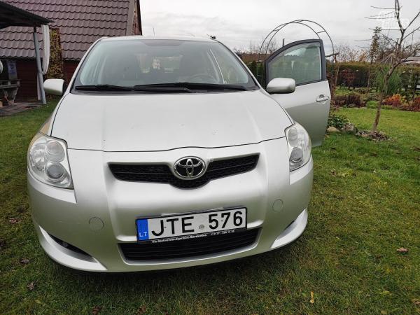 Grey Toyota Auris 2008 in Mazeikiai, with an engine capacity of 1.40 L and mileage of 177 thousand km for 2800 €, photo 1 on AUTOMOTO.COM.LV