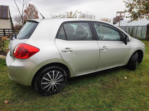 Grey Toyota Auris 2008 in Mazeikiai, with an engine capacity of 1.40 L and mileage of 177 thousand km for 2800 €, photo 2 on AUTOMOTO.COM.LV