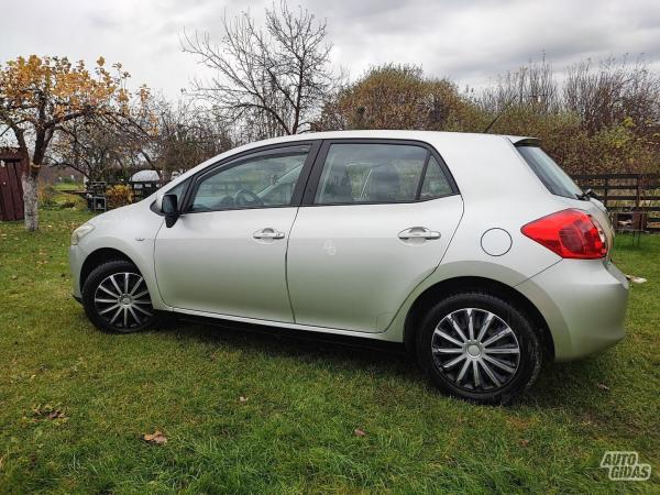 Grey Toyota Auris 2008 in Mazeikiai, with an engine capacity of 1.40 L and mileage of 177 thousand km for 2800 €, photo 3 on AUTOMOTO.COM.LV