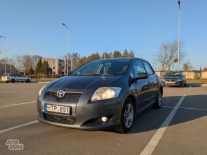 Pelēks Toyota Auris 2008 Kauņa, ar dzinēja tilpumu 1.40 L un nobraukumu 165 tūkst. km par 2400 €, foto  vietnē AUTOMOTO.COM.LV