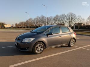 Pelēks Toyota Auris 2008 Kauņa, ar dzinēja tilpumu 1.40 L un nobraukumu 165 tūkst. km par 2400 €, foto 3 vietnē AUTOMOTO.COM.LV