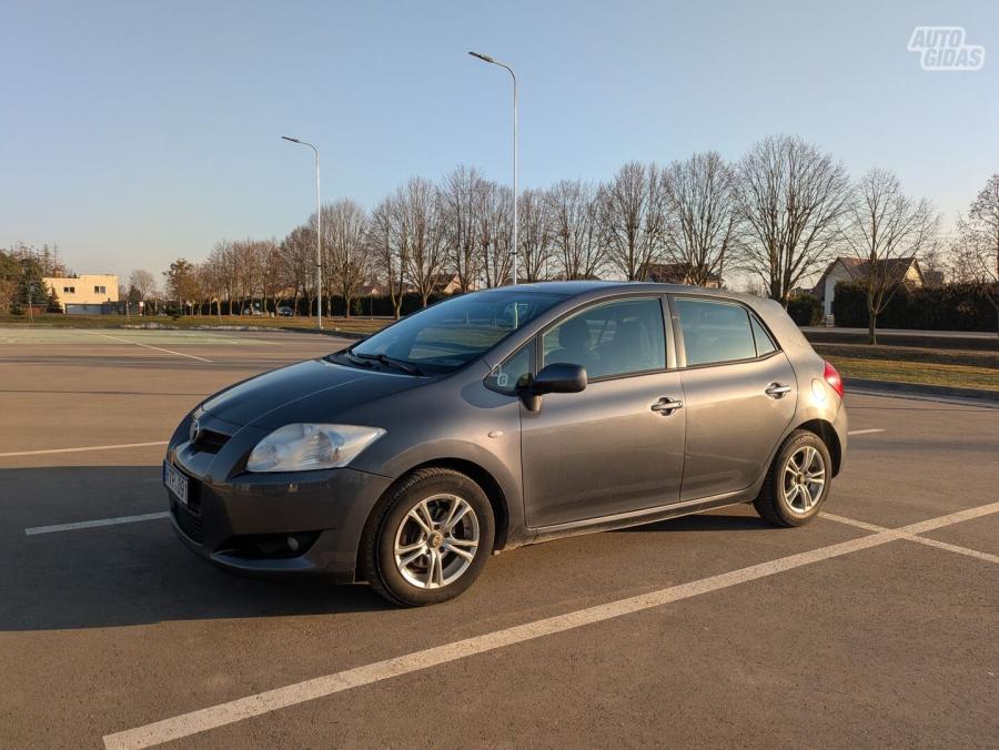 Pelēks Toyota Auris 2008 Kauņa, ar dzinēja tilpumu 1.40 L un nobraukumu 165 tūkst. km par 2400 €, foto 3 vietnē AUTOMOTO.COM.LV