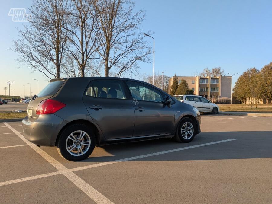 Pelēks Toyota Auris 2008 Kauņa, ar dzinēja tilpumu 1.40 L un nobraukumu 165 tūkst. km par 2400 €, foto 4 vietnē AUTOMOTO.COM.LV