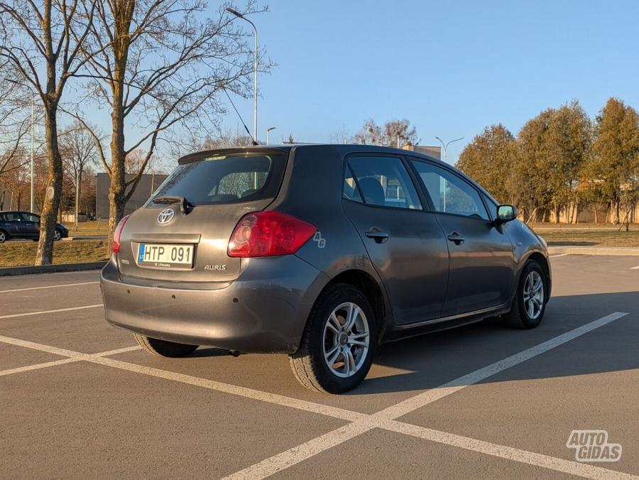 Pelēks Toyota Auris 2008 Kauņa, ar dzinēja tilpumu 1.40 L un nobraukumu 165 tūkst. km par 2400 €, foto 5 vietnē AUTOMOTO.COM.LV