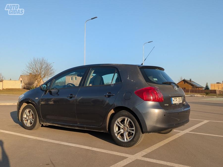 Pelēks Toyota Auris 2008 Kauņa, ar dzinēja tilpumu 1.40 L un nobraukumu 165 tūkst. km par 2400 €, foto 6 vietnē AUTOMOTO.COM.LV