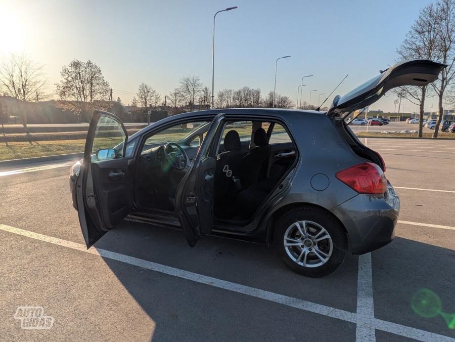 Pelēks Toyota Auris 2008 Kauņa, ar dzinēja tilpumu 1.40 L un nobraukumu 165 tūkst. km par 2400 €, foto 8 vietnē AUTOMOTO.COM.LV