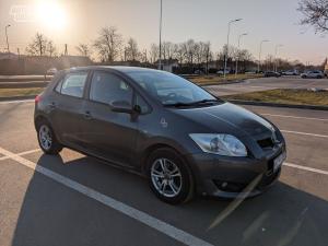 Pelēks Toyota Auris 2008 Kauņa, ar dzinēja tilpumu 1.40 L un nobraukumu 165 tūkst. km par 2400 €, foto 24 vietnē AUTOMOTO.COM.LV