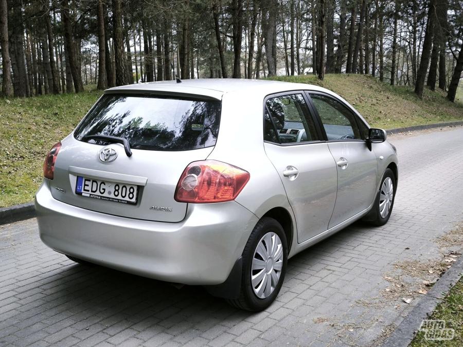 Pelēks Toyota Auris 2008 Viļņa, ar dzinēja tilpumu 1.60 L un nobraukumu 211 tūkst. km par 2800 €, foto 5 vietnē AUTOMOTO.COM.LV