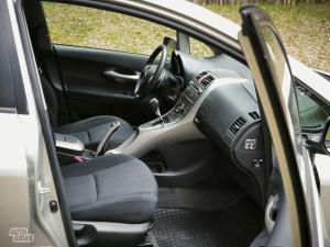 Pelēks Toyota Auris 2008 Viļņa, ar dzinēja tilpumu 1.60 L un nobraukumu 211 tūkst. km par 2800 €, foto 8 vietnē AUTOMOTO.COM.LV