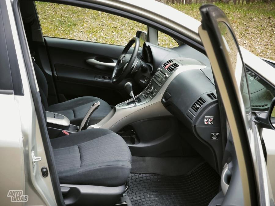 Pelēks Toyota Auris 2008 Viļņa, ar dzinēja tilpumu 1.60 L un nobraukumu 211 tūkst. km par 2800 €, foto 8 vietnē AUTOMOTO.COM.LV