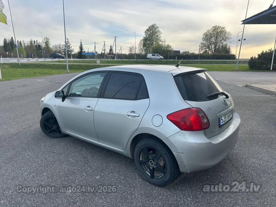 Pelēks Toyota Auris 2008 Mardu, ar dzinēja tilpumu 1.40 L un nobraukumu 426 tūkst. km par 1990 €, foto 3 vietnē AUTOMOTO.COM.LV