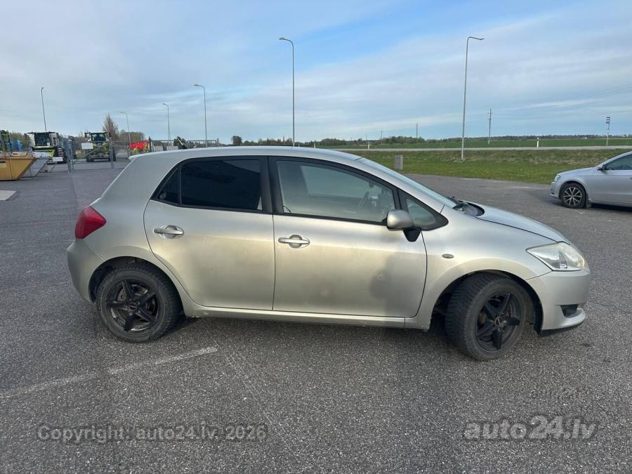 Pelēks Toyota Auris 2008 Mardu, ar dzinēja tilpumu 1.40 L un nobraukumu 426 tūkst. km par 1990 €, foto 6 vietnē AUTOMOTO.COM.LV