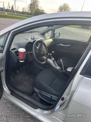 Pelēks Toyota Auris 2008 Mardu, ar dzinēja tilpumu 1.40 L un nobraukumu 426 tūkst. km par 1990 €, foto 10 vietnē AUTOMOTO.COM.LV