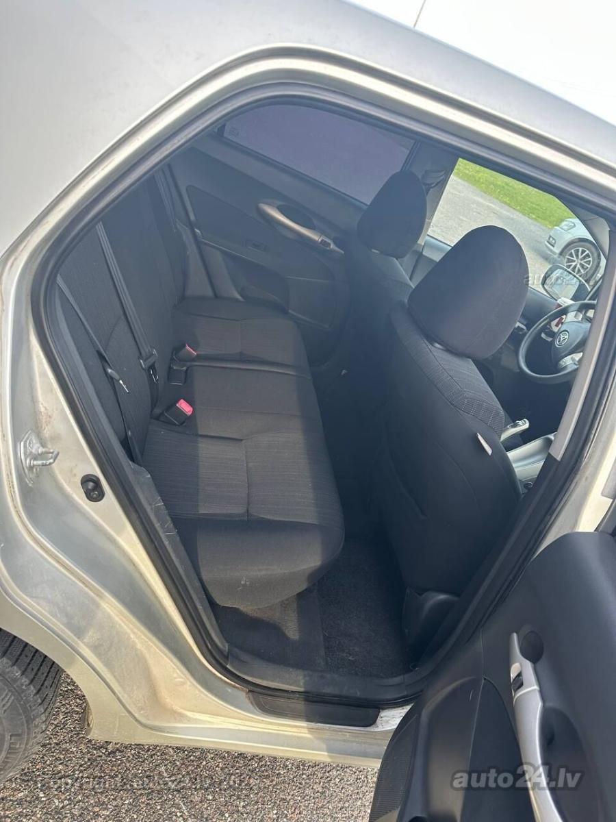 Pelēks Toyota Auris 2008 Mardu, ar dzinēja tilpumu 1.40 L un nobraukumu 426 tūkst. km par 1990 €, foto 11 vietnē AUTOMOTO.COM.LV
