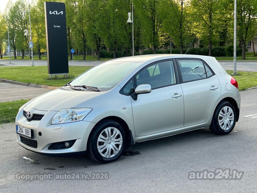 Grey Toyota Auris 2008 in Narva, with an engine capacity of 1.60 L and mileage of 369 thousand km for 1999 €, photo 1 on AUTOMOTO.COM.LV