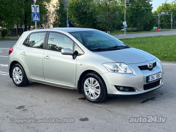 Grey Toyota Auris 2008 in Narva, with an engine capacity of 1.60 L and mileage of 369 thousand km for 1999 €, photo 4 on AUTOMOTO.COM.LV