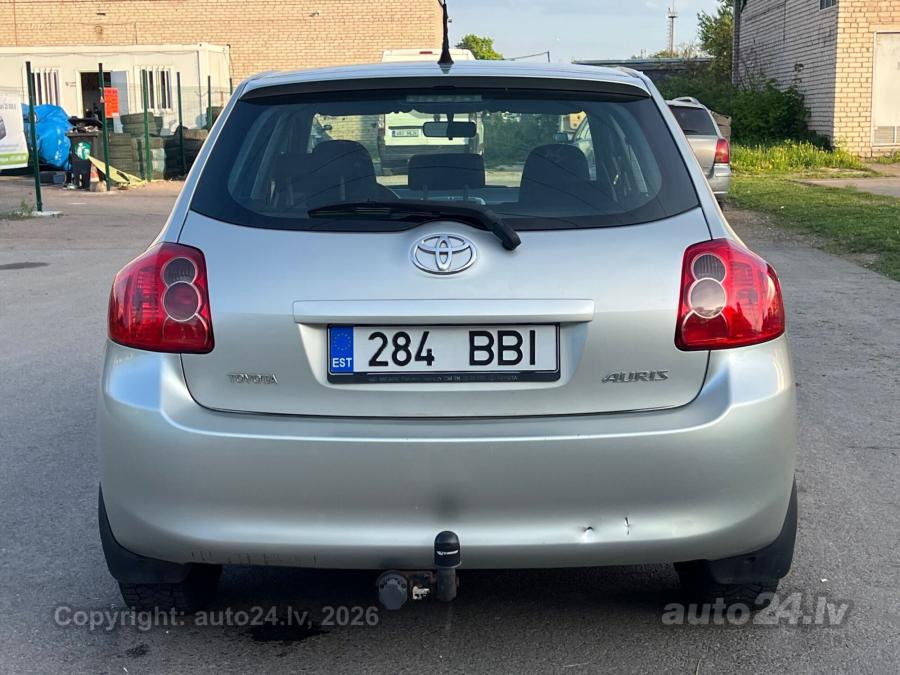 Grey Toyota Auris 2008 in Narva, with an engine capacity of 1.60 L and mileage of 369 thousand km for 1999 €, photo 9 on AUTOMOTO.COM.LV