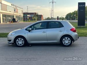 Grey Toyota Auris 2008 in Narva, with an engine capacity of 1.60 L and mileage of 369 thousand km for 1999 €, photo 10 on AUTOMOTO.COM.LV