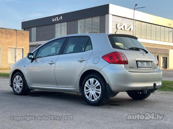 Grey Toyota Auris 2008 in Narva, with an engine capacity of 1.60 L and mileage of 369 thousand km for 1999 €, photo 10 on AUTOMOTO.COM.LV