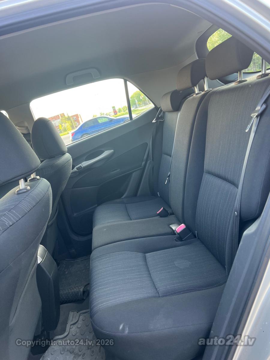 Grey Toyota Auris 2008 in Narva, with an engine capacity of 1.60 L and mileage of 369 thousand km for 1999 €, photo 14 on AUTOMOTO.COM.LV