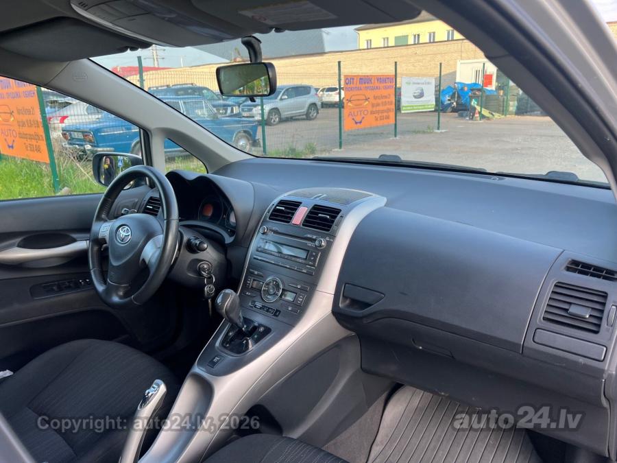 Grey Toyota Auris 2008 in Narva, with an engine capacity of 1.60 L and mileage of 369 thousand km for 1999 €, photo 16 on AUTOMOTO.COM.LV