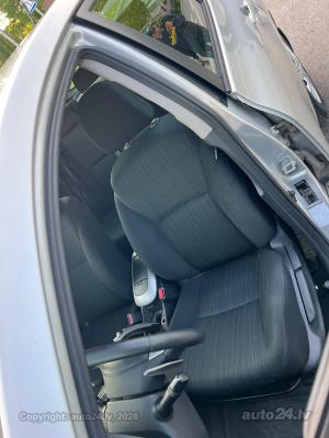 Grey Toyota Auris 2008 in Narva, with an engine capacity of 1.60 L and mileage of 369 thousand km for 1999 €, photo 18 on AUTOMOTO.COM.LV