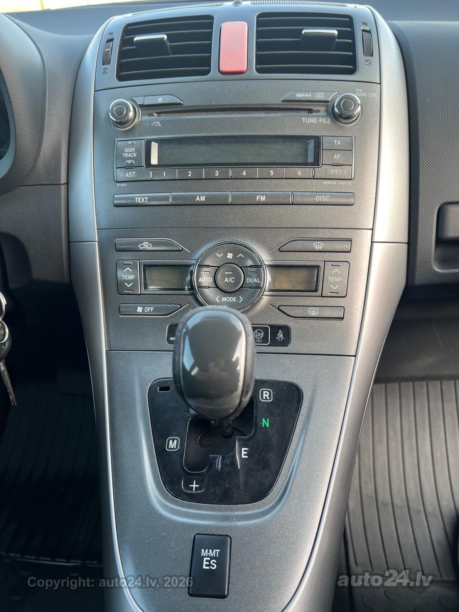 Grey Toyota Auris 2008 in Narva, with an engine capacity of 1.60 L and mileage of 369 thousand km for 1999 €, photo 19 on AUTOMOTO.COM.LV