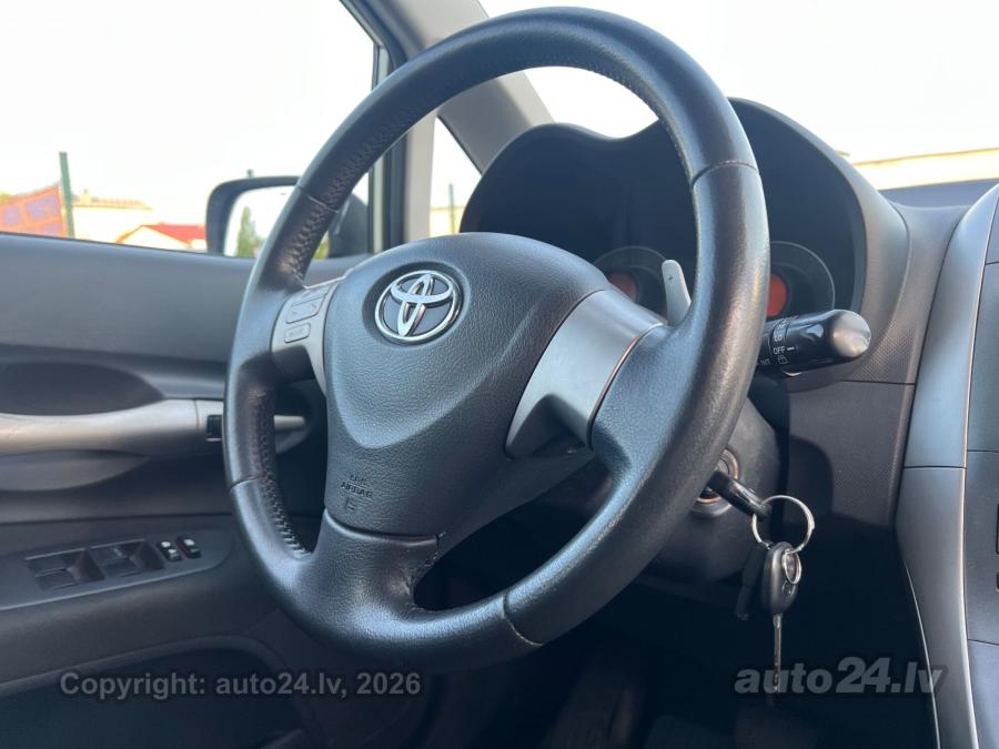 Grey Toyota Auris 2008 in Narva, with an engine capacity of 1.60 L and mileage of 369 thousand km for 1999 €, photo 20 on AUTOMOTO.COM.LV