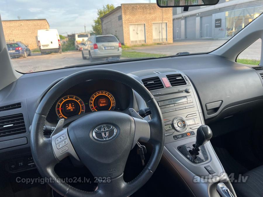 Grey Toyota Auris 2008 in Narva, with an engine capacity of 1.60 L and mileage of 369 thousand km for 1999 €, photo 26 on AUTOMOTO.COM.LV
