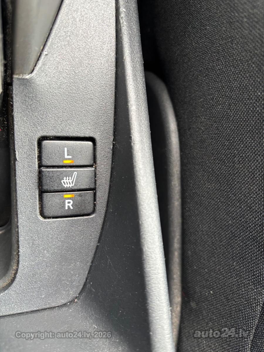 Pelēks Toyota Auris 2008 Paide, ar dzinēja tilpumu 1.60 L un nobraukumu 133 tūkst. km par 3590 €, foto 19 vietnē AUTOMOTO.COM.LV