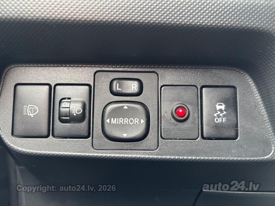 Pelēks Toyota Auris 2008 Paide, ar dzinēja tilpumu 1.60 L un nobraukumu 133 tūkst. km par 3590 €, foto 20 vietnē AUTOMOTO.COM.LV
