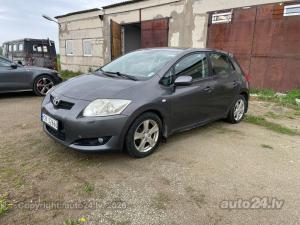 Pelēks Toyota Auris 2008 Tallina, ar dzinēja tilpumu 1.40 L un nobraukumu 280 tūkst. km par 900 €, foto  vietnē AUTOMOTO.COM.LV