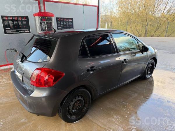 Pelēks Toyota Auris 2008 Daugavpils, ar dzinēja tilpumu 1.40 L un nobraukumu 235 tūkst. km par 2800 €, foto 7 vietnē AUTOMOTO.COM.LV