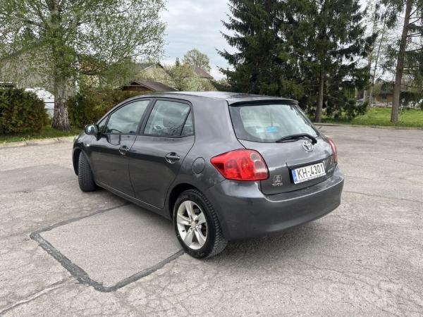 Grey Toyota Auris 2008 in Jelgava, with an engine capacity of 2.00 L and mileage of 344 thousand km for 1670 €, photo 3 on AUTOMOTO.COM.LV